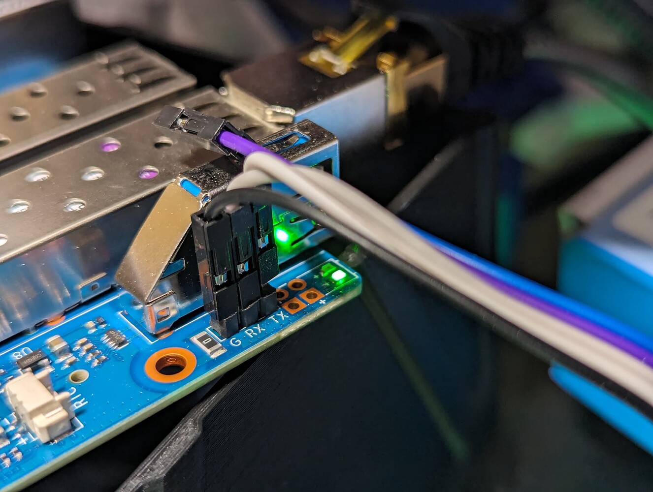 [BPI-R4] What are these LEDs in the corner next to the USB A port ...