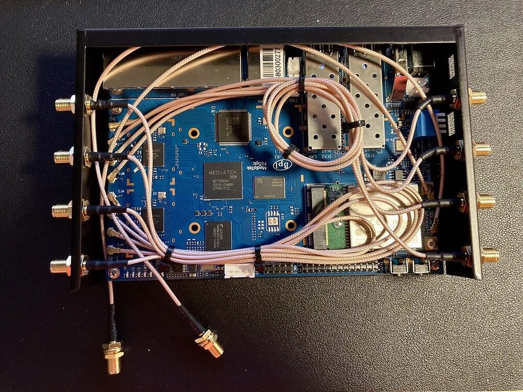BPI-R3: Antenna Position: Same site or two left & two right - BPI-R3/R3 ...